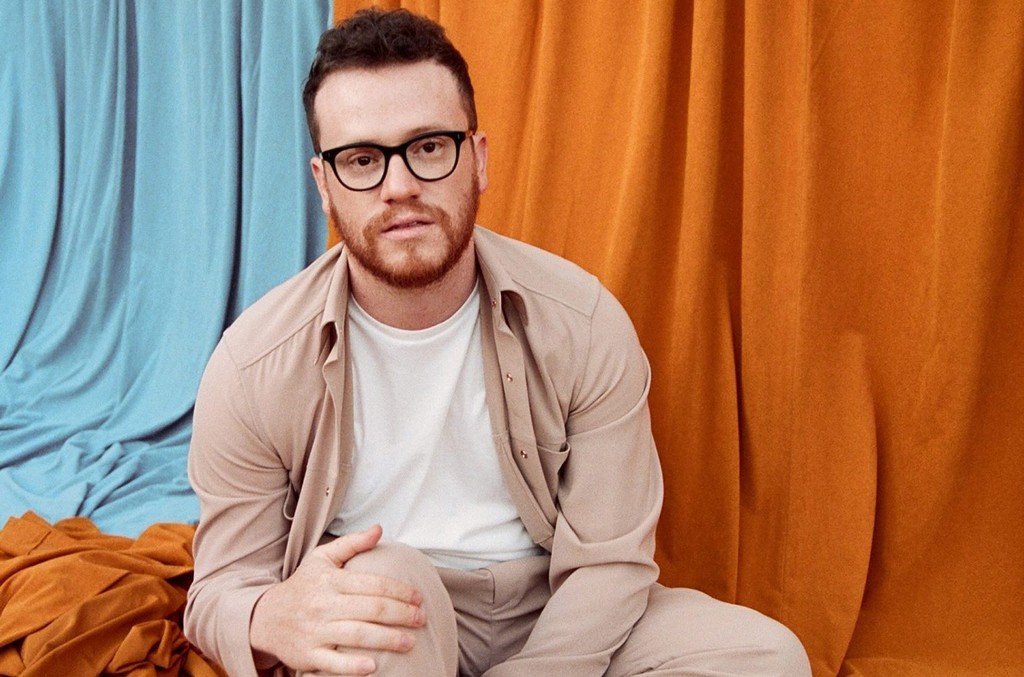 SAM FISCHER COMPARTE SU NUEVO SENCILLO “FOR NOW” | EnTodoMusic