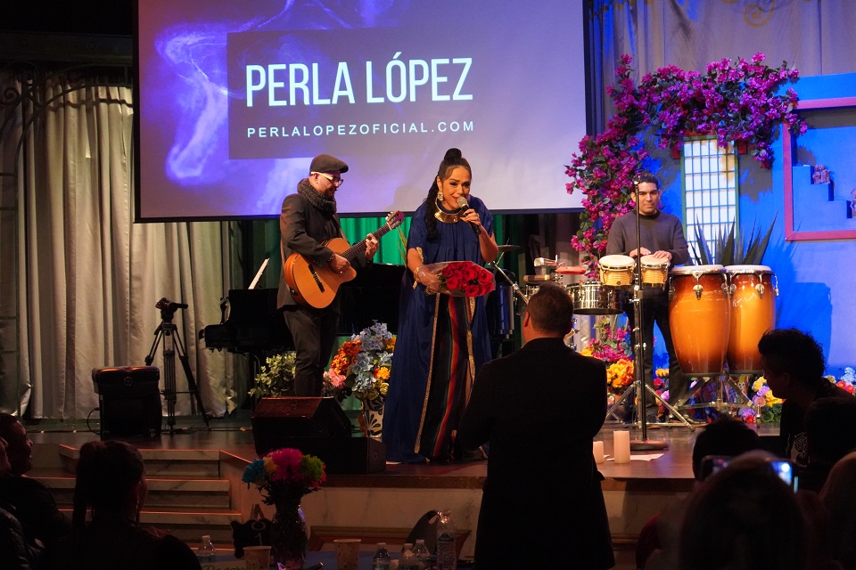 NOEL SCHAJRIS, SERGIO ARAU y MANOELLA TORRES – PADRINOS DE PERLA LÓPEZ ...