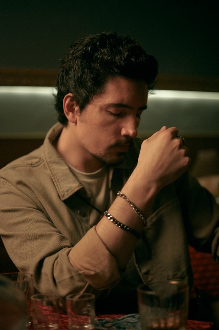 ALEX FERNÁNDEZ le pone limón a la herida con su nuevo álbum: ESTOY A UN ...