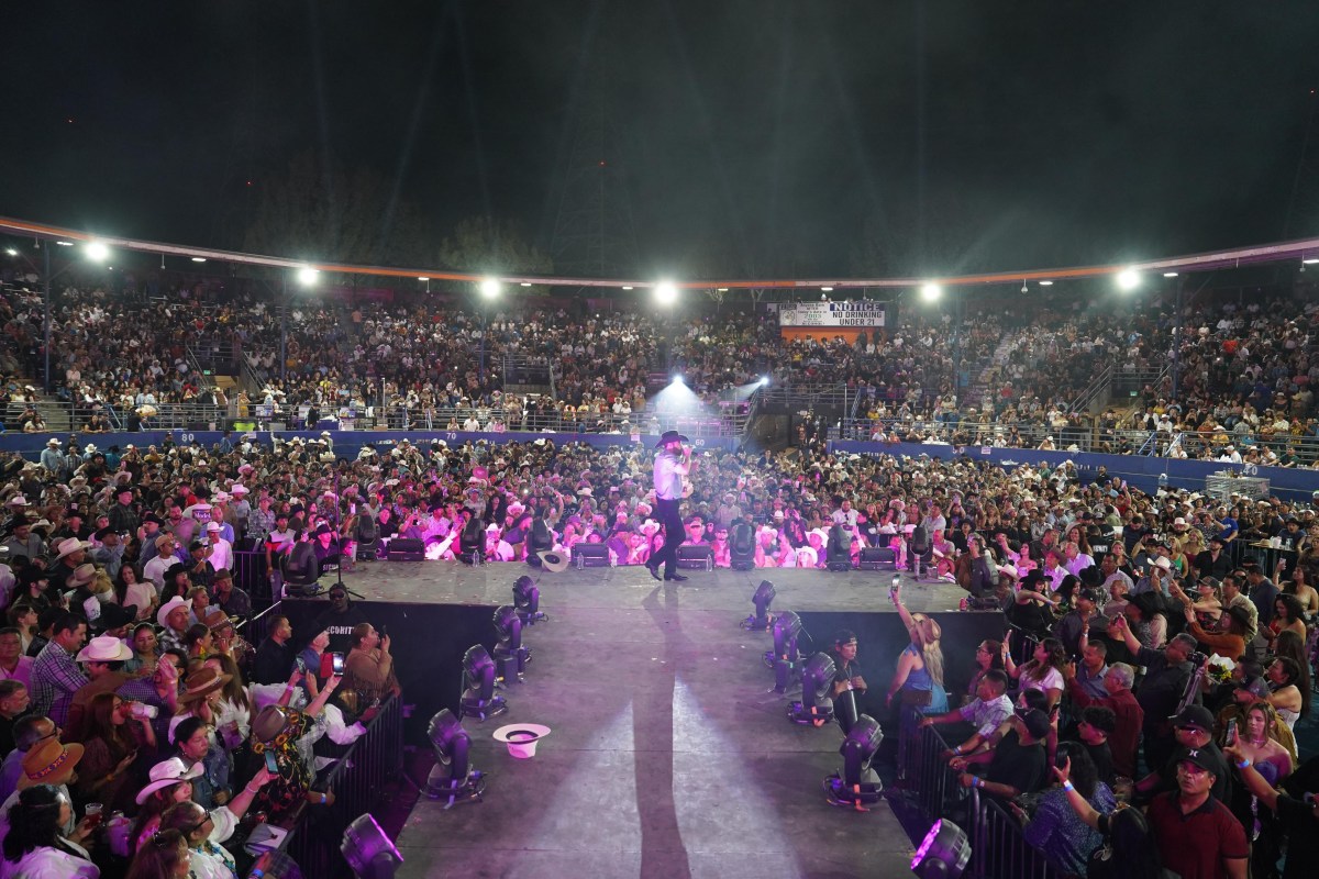 PANCHO BARRAZA CELEBRA EL DIA DEL PADRE EN PICO RIVERA SPORTS ARENA ...